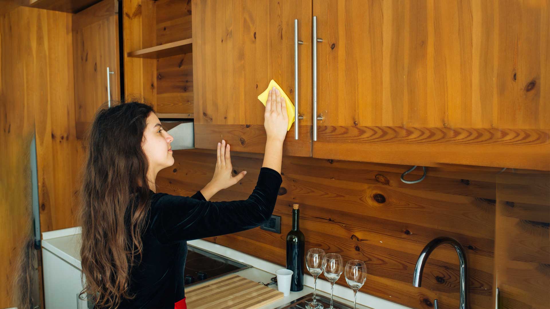 How to Remove Grease From Kitchen Cabinets Without Damaging the Wood ...